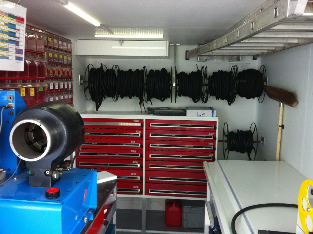 Confectionner un flexible hydraulique – comment ça marche ? - CHRONO ...